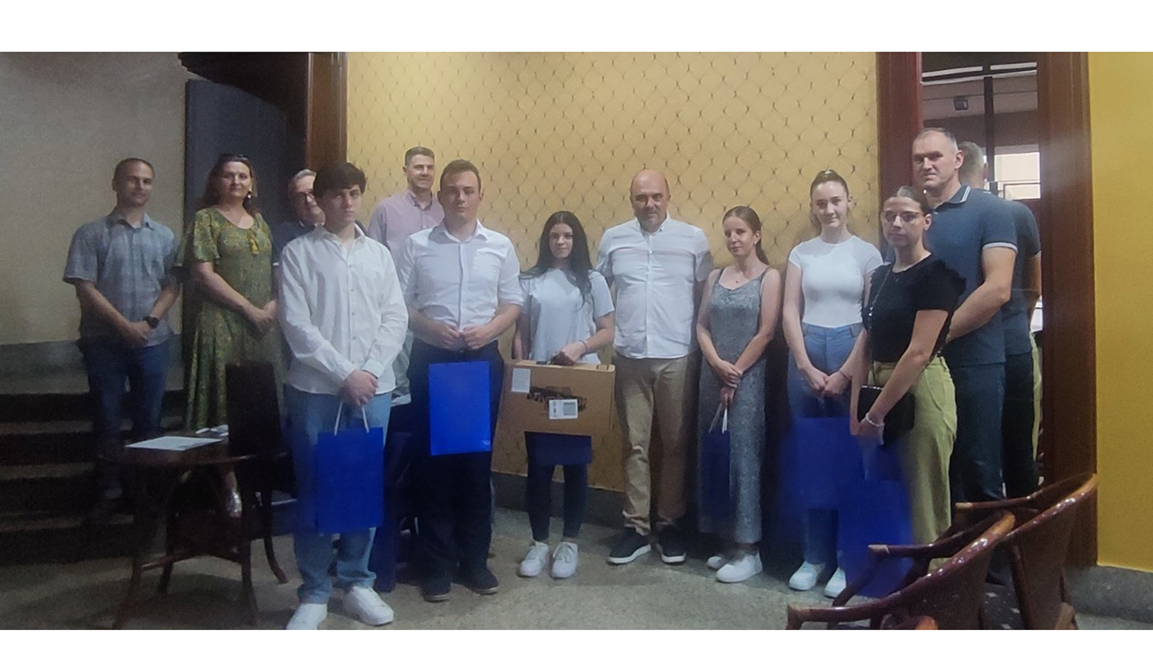 Rotari klub: Pokloni najboljim srednjoškolcima - Odjek